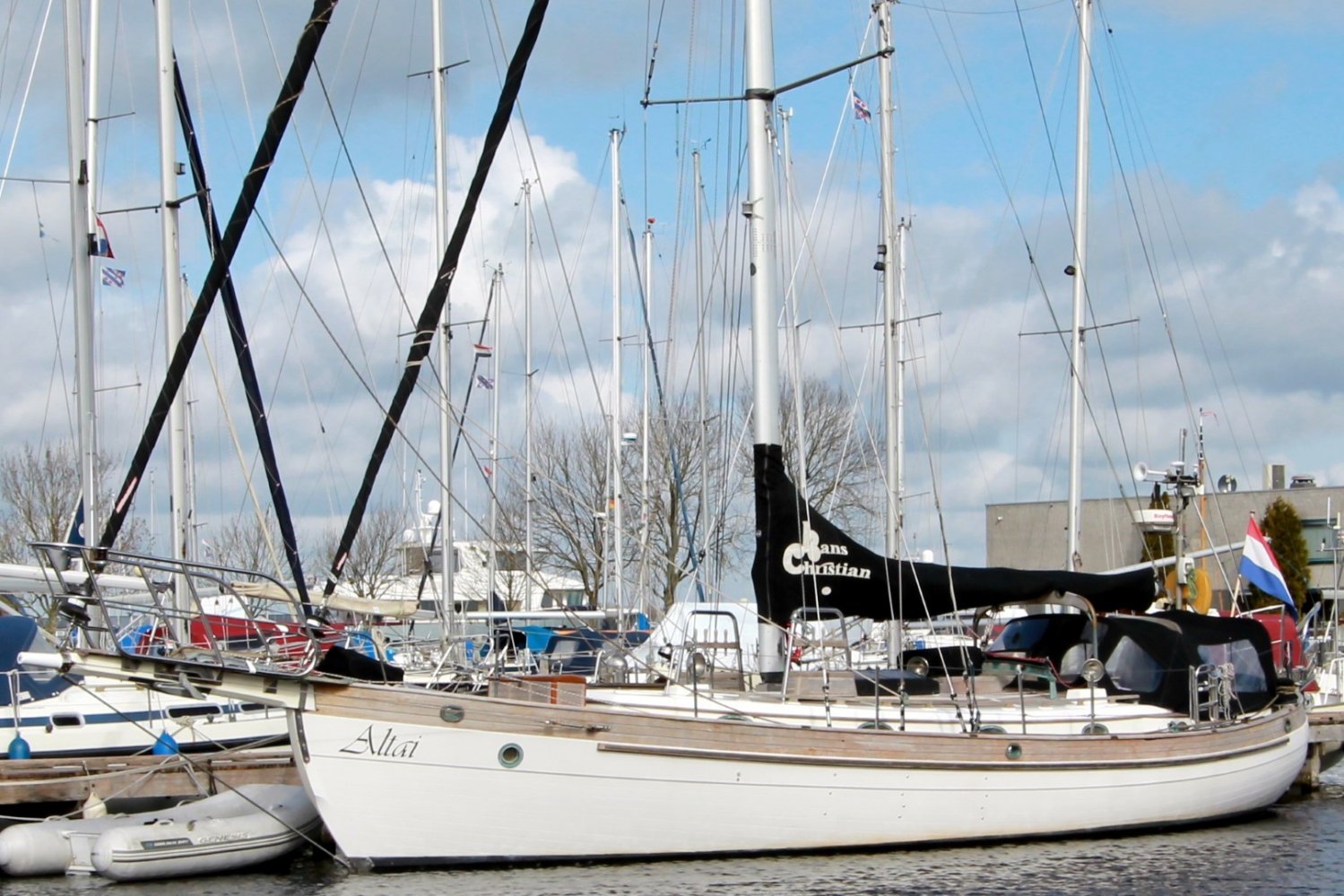 Hans Christian 43 T - White Whale Yachtbrokers