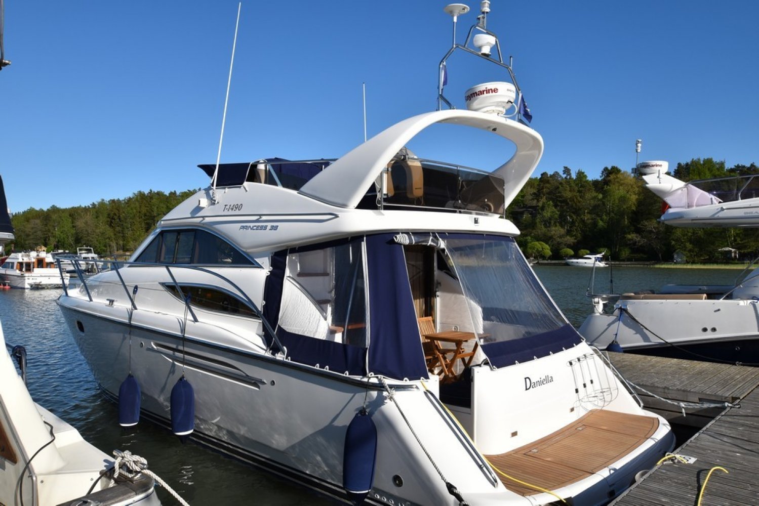 Princess 38 Fly - White Whale Yachtbrokers