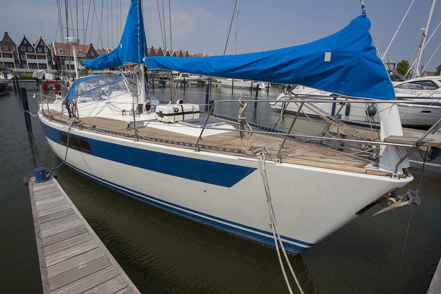 Outborn 40 - White Whale Yachtbrokers