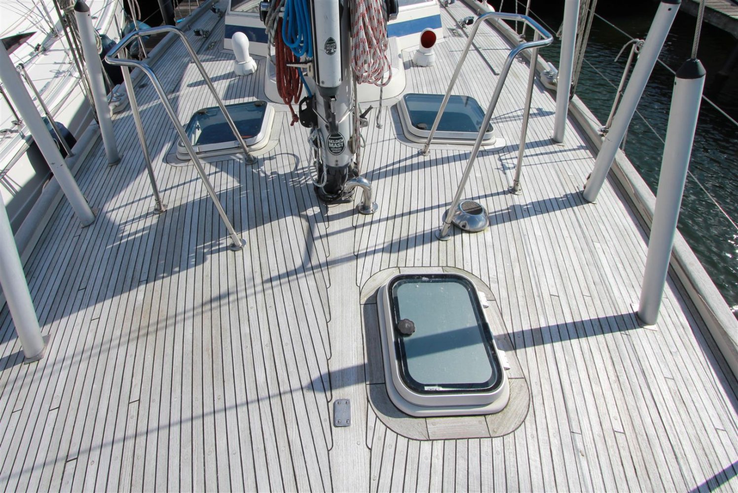 Hallberg Rassy 42 E - White Whale Yachtbrokers