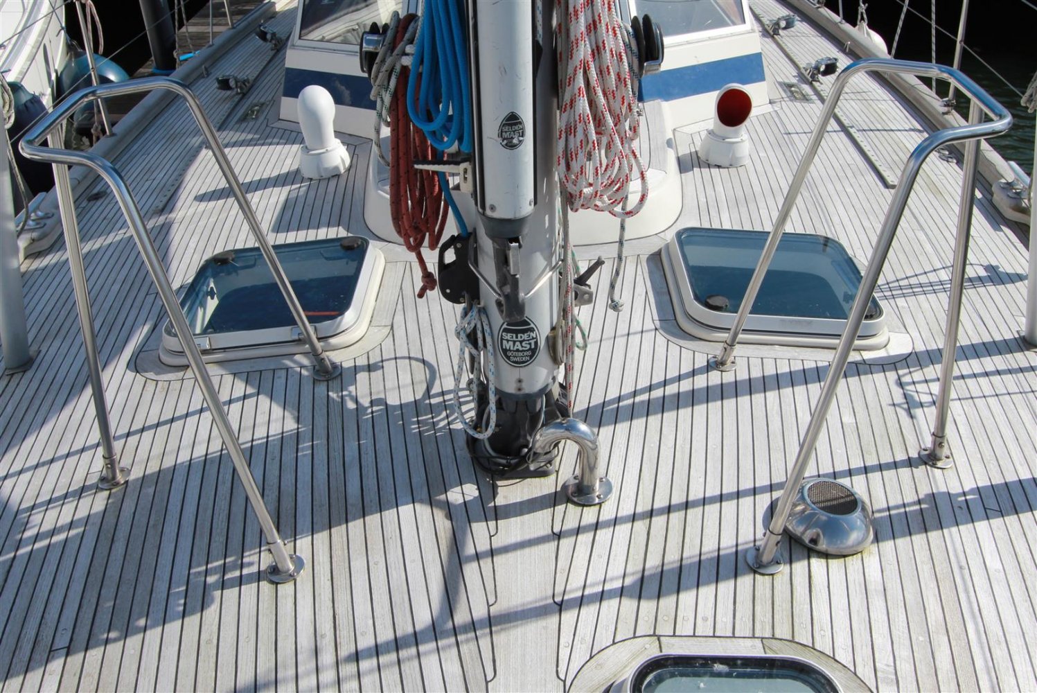 Hallberg Rassy 42 E - White Whale Yachtbrokers